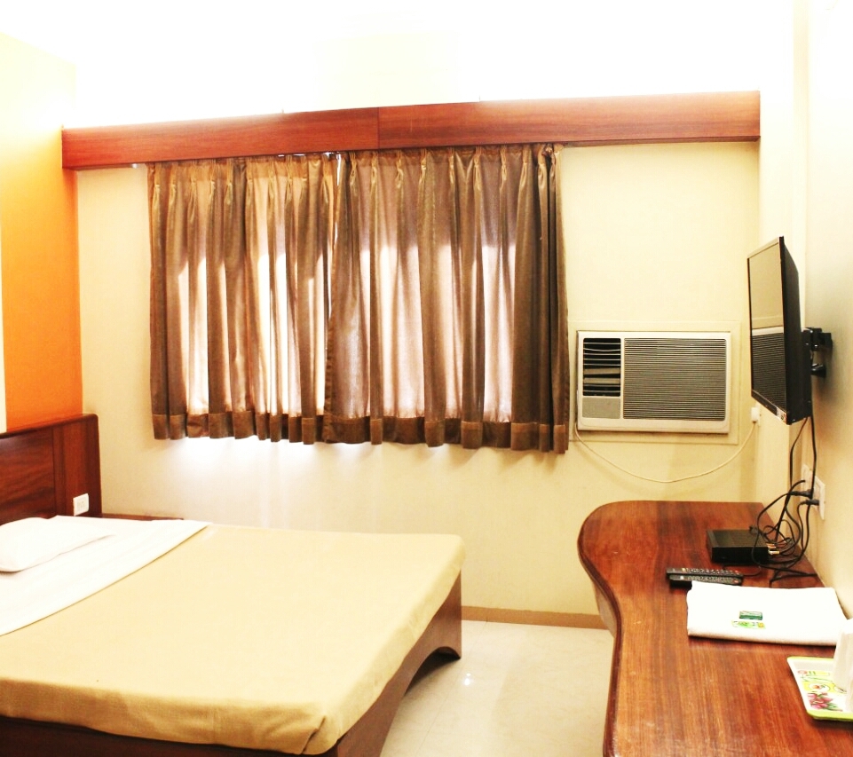 super deluxe ac rooms, hotel Deccan park pune, hotel in FC road pune ...